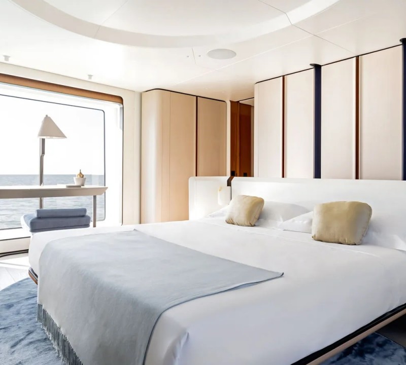 OCEAN ONE Yacht Charter Details, Azimut | CHARTERWORLD Luxury Superyachts